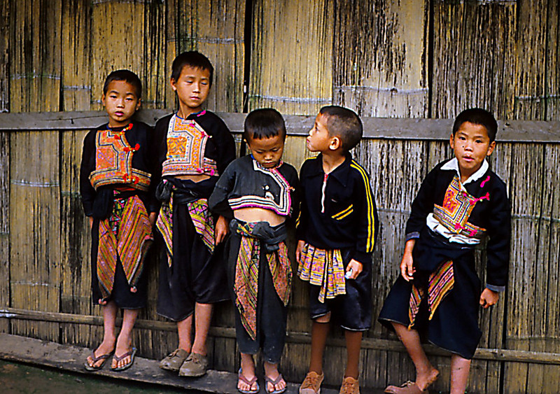 The Long Horn Miao Tribe - PILOT GUIDES