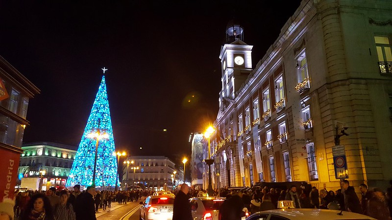 12 Best Places To See Christmas Lights – PILOT GUIDES