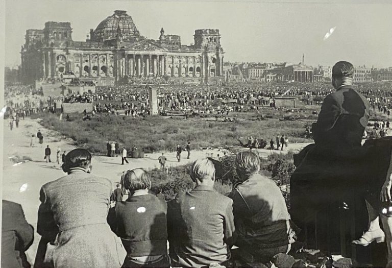 The WEIMER Republic - PILOT GUIDES