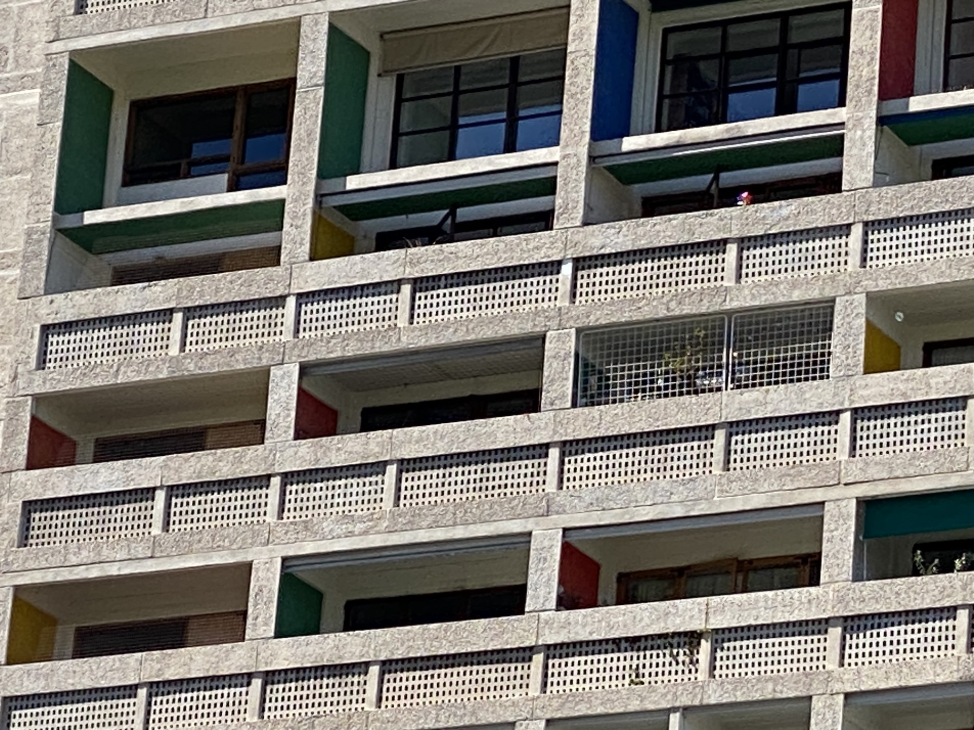 Le Corbusier‘s Radiant City - PILOT GUIDES